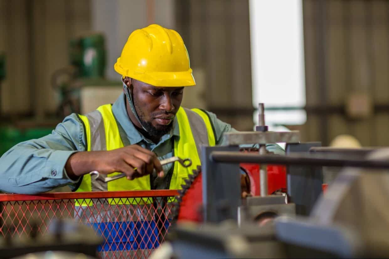 Machine Guarding in Manufacturing Facilities | SafetyStratus